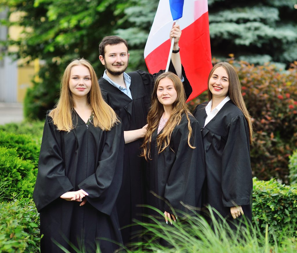 5 Popular Degrees In France For International Students - Université ...